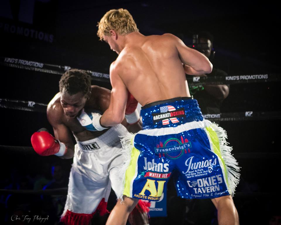 Carto (R.) lands the uppercut
